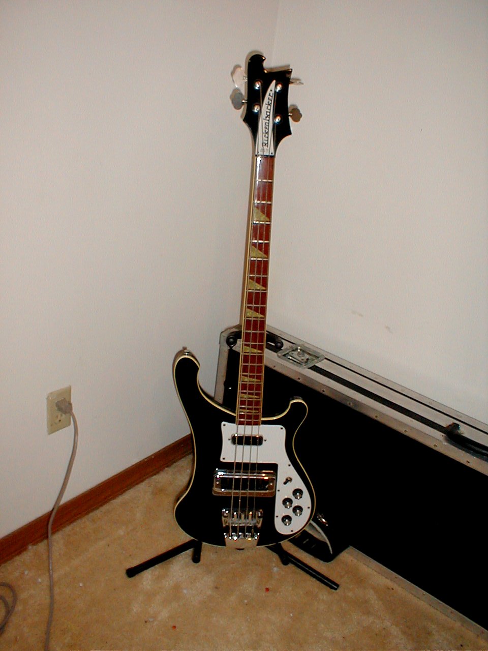 The Belles of Bass: Twelve of My Favorite Female Four-Stringers – Dubsism